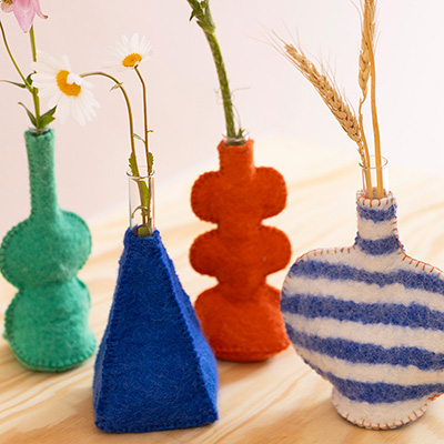 Vases in wool and ceramic - Available in different colors