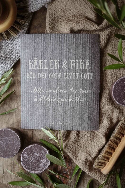 Maja Disktrasa, Kärlek & Fika - Majas Cottage