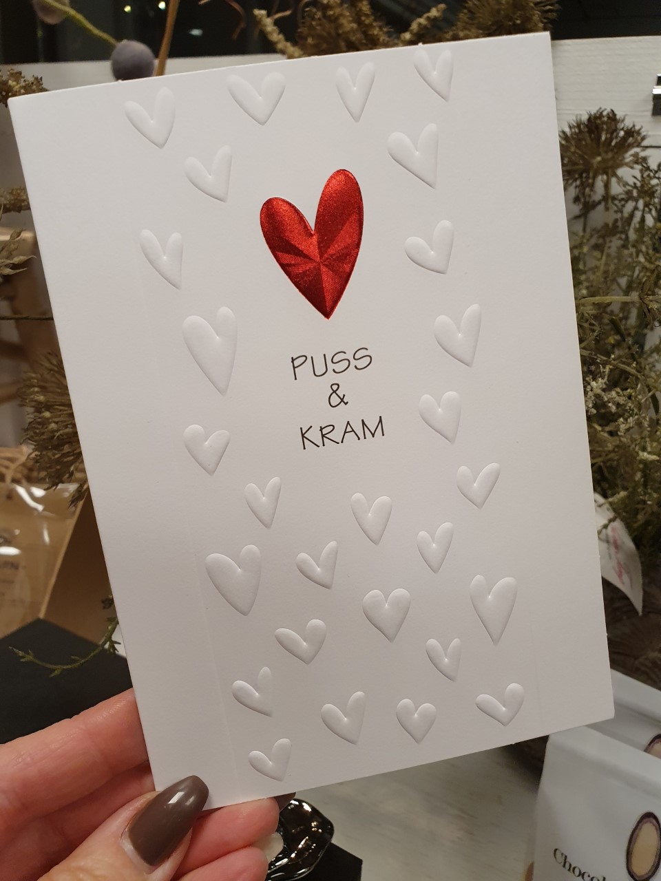 Puss & Kram, Kort med vita hjärtan och ett rött metallic-hjärta, Pictura