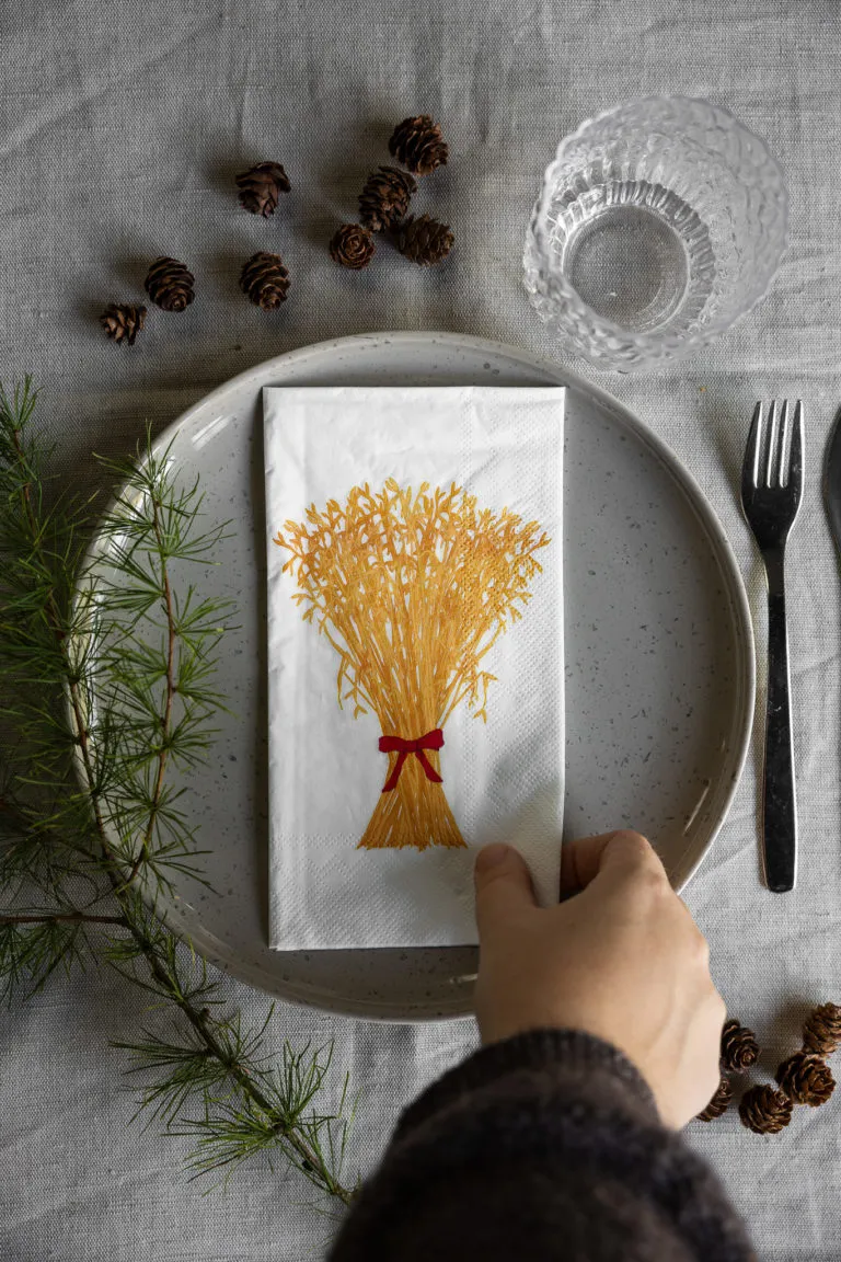 Vit servett med kärve - Storefactory