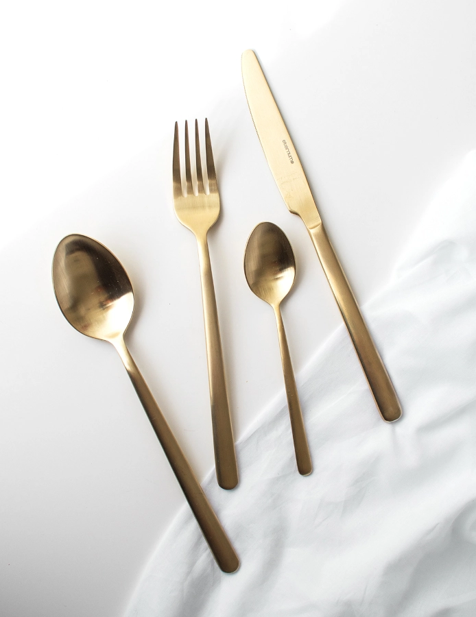 Bestickset och bestickpaket i flera olika utföranden.