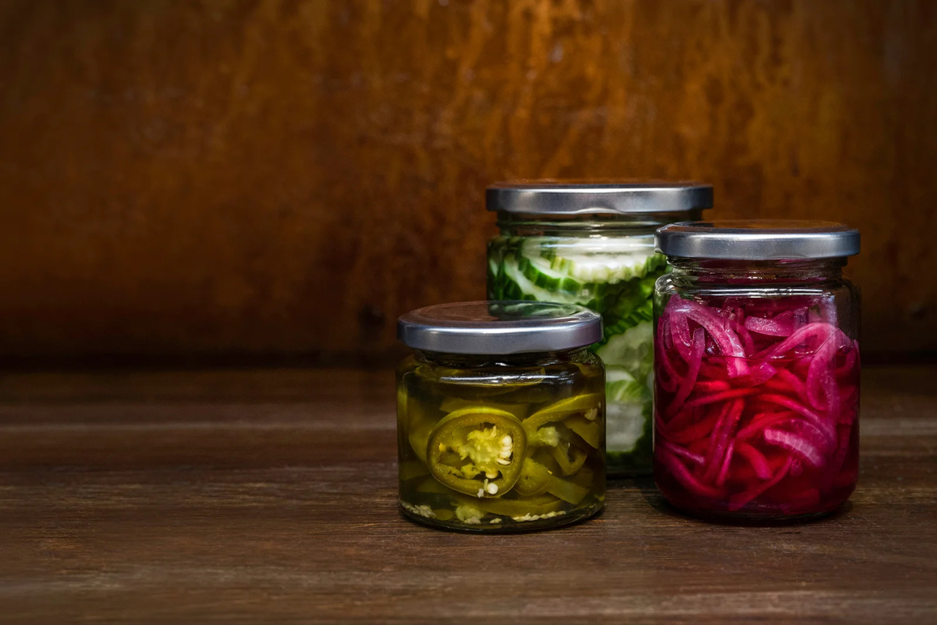 Burkar i flera olika utföranden. Burkar finns med tätslutande lock ...