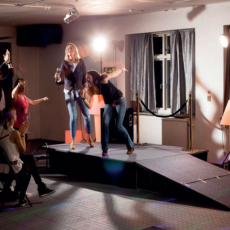 Scen - flyttbar och mobil scen på hjul