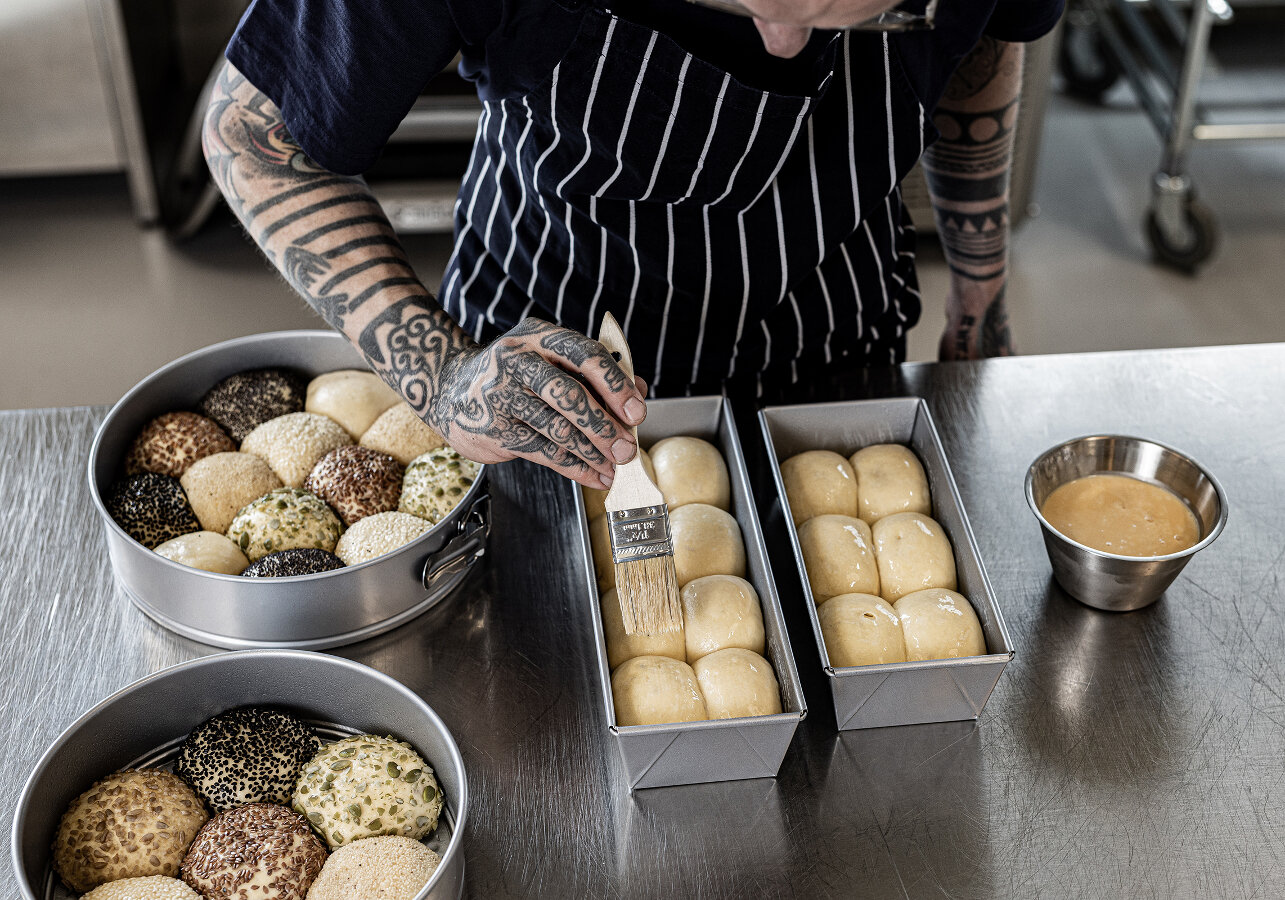 Bakformar av olika material och med olika storlekar.