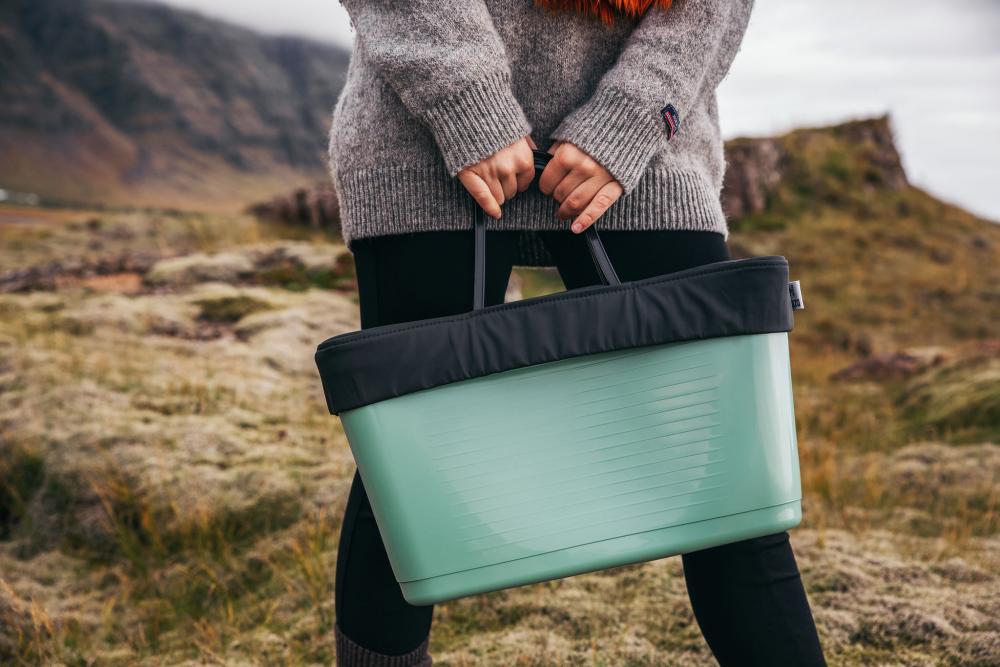 Discover the amazing plastic tote bags from Swedish Hinza.