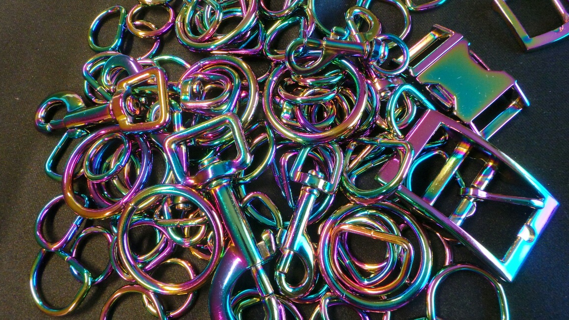 Neo chrome, metallll o & D-ringar, pistolhakar, lås, spännen.