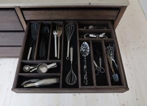 Svartbetsat Ek Inredning Kök