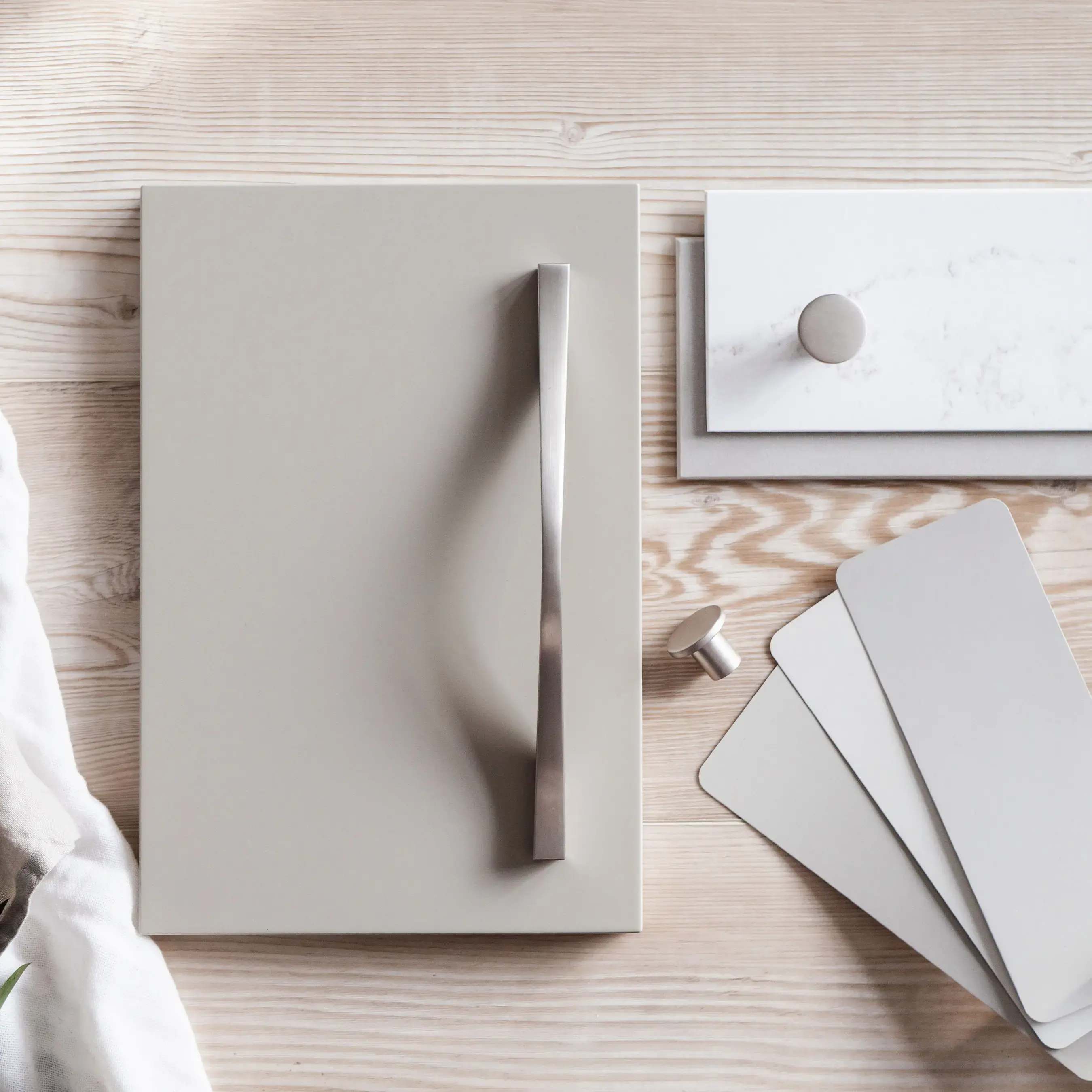 Långa handtag - Köp långa beslag för kök och badrum