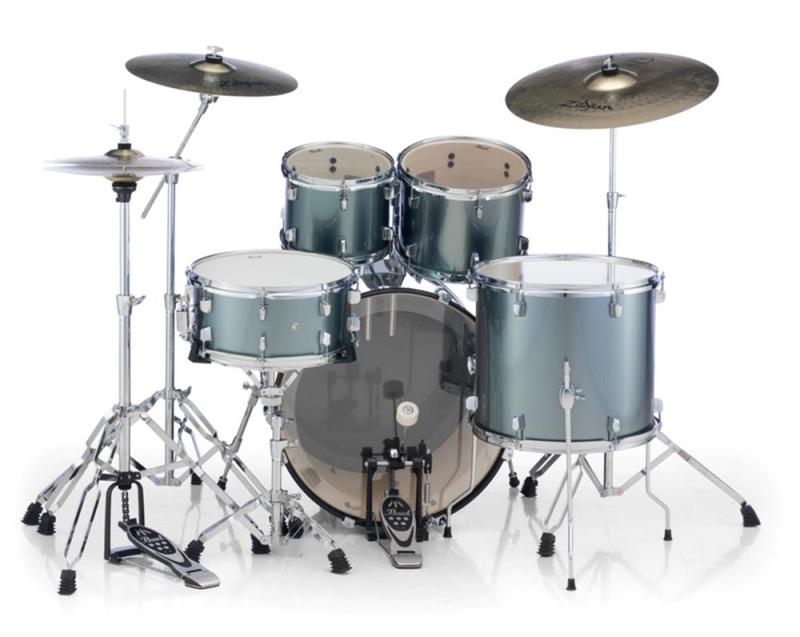 Kompletta trumset med trummor, stativ, cymbaler och pedaler.